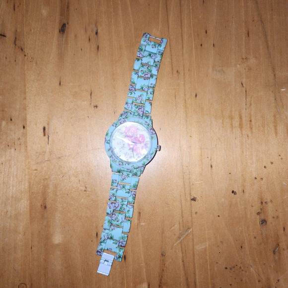 Kensie | Accessories | Kensie Coated Cottage Core Style Big Face Wrist ...